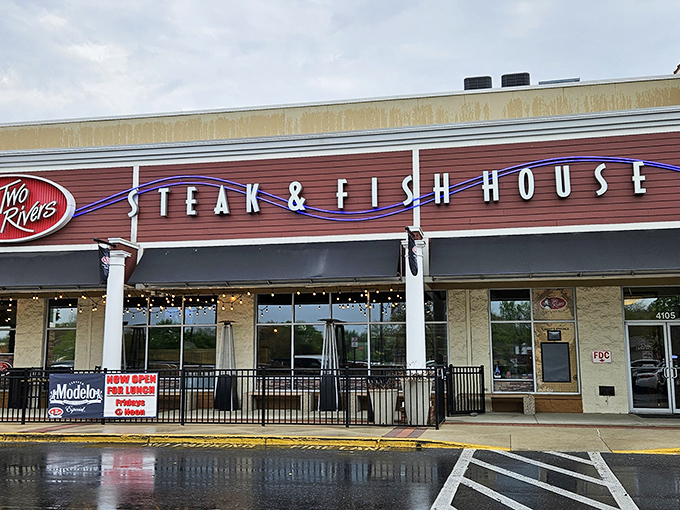 Rain or shine, this unassuming exterior hides culinary treasures within. The blue awning offers a hint of the maritime feast awaiting inside.