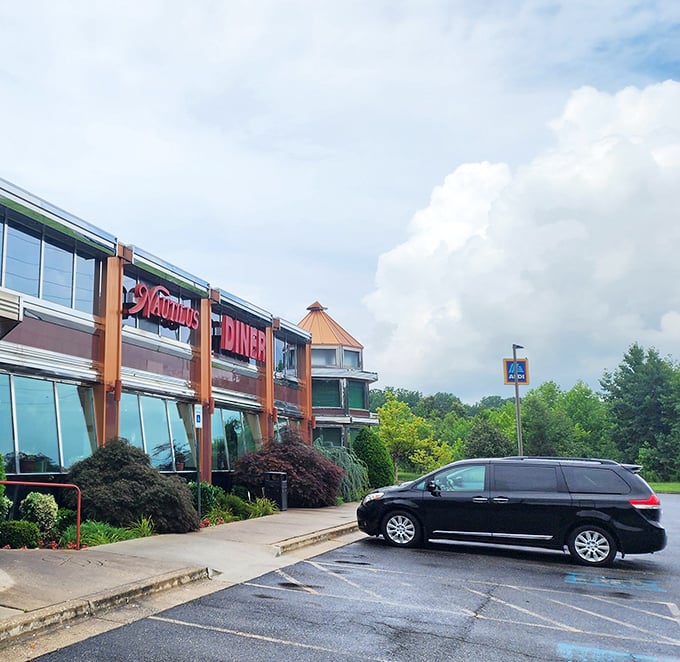 Your new favorite breakfast spot awaits – where the parking lot's always full for good reason.
