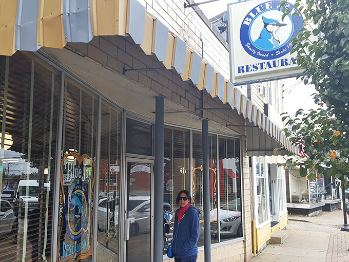 The unassuming storefront of Blue Jay Restaurant stands as a beacon of culinary constancy in Cincinnati, where locals know the best food often hides behind the simplest facades.