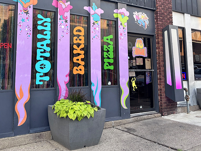 The psychedelic storefront looks like what would happen if the 1960s and a pizza joint had a love child. Groovy doesn't begin to describe it.