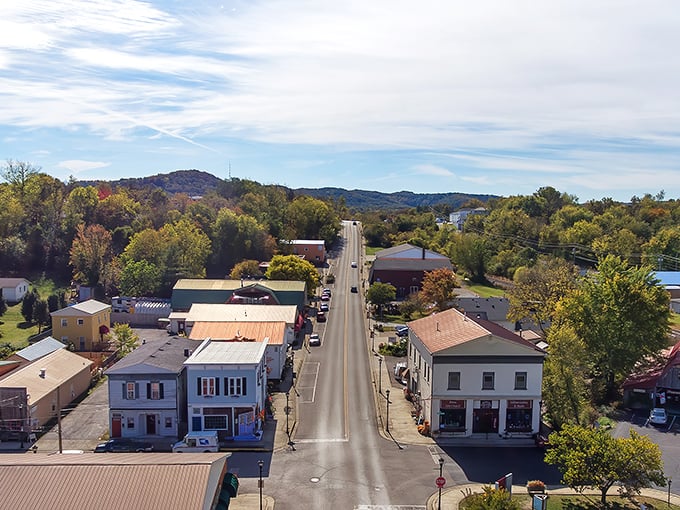 Berea's main street stretches toward rolling hills like an invitation to slow down. Small-town charm with big-time views—no traffic jams required.