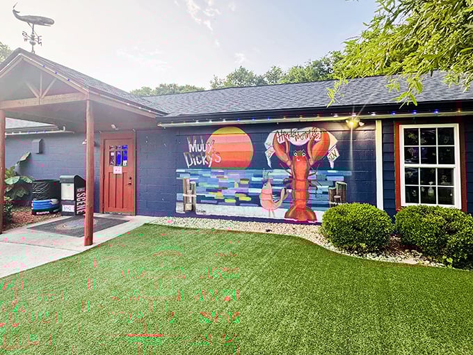 The navy blue exterior with its cheerful lobster mural is like finding a pirate's treasure map in suburban Tennessee—X marks the delicious spot!