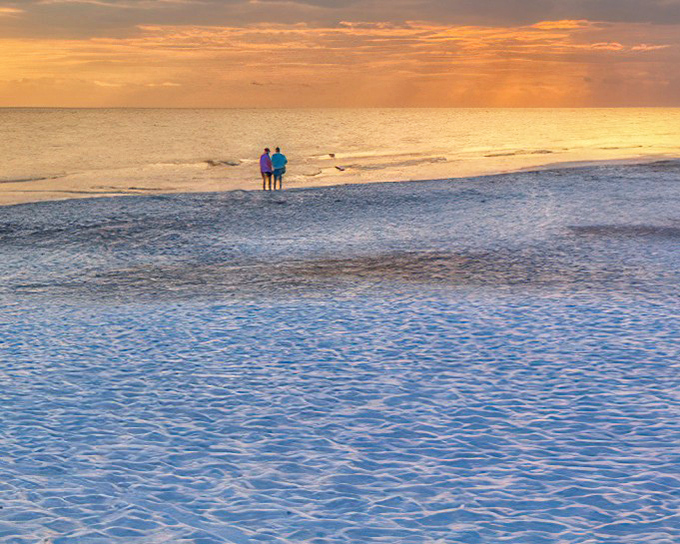 Those turquoise waters aren't photoshopped – Mother Nature just showing off her best work along Santa Rosa Beach.