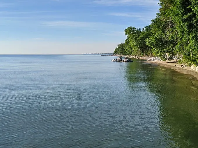 Where Lake Michigan kisses the shoreline, Glencoe Beach offers that perfect blend of serenity and splash. Mother Nature's own stress-relief therapy, just 25 miles from downtown Chicago.