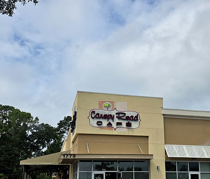 The unassuming exterior of Canopy Road Cafe stands like a breakfast beacon against Florida's blue sky, promising comfort food that'll make your taste buds dance.