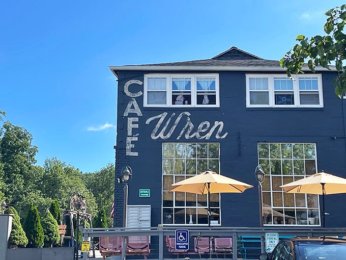 Café When's bold blue exterior is like the town's exclamation point, promising coffee that's worth getting out of bed for—even on Monday mornings.