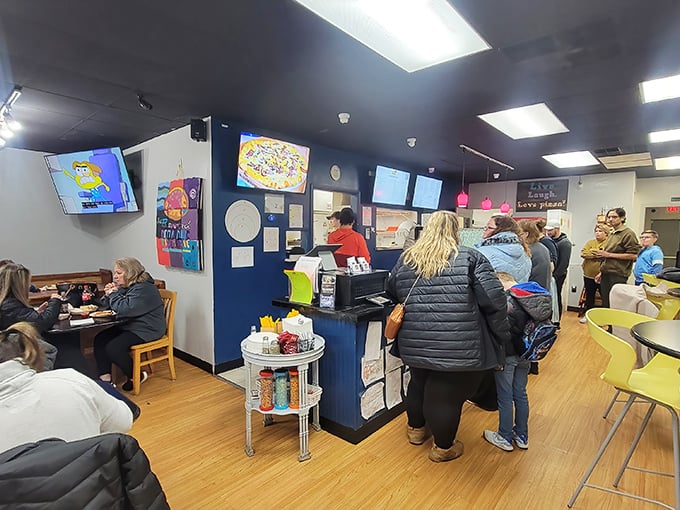 The lunch rush – that beautiful chaos where strangers become comrades united in the universal quest for excellent pizza.
