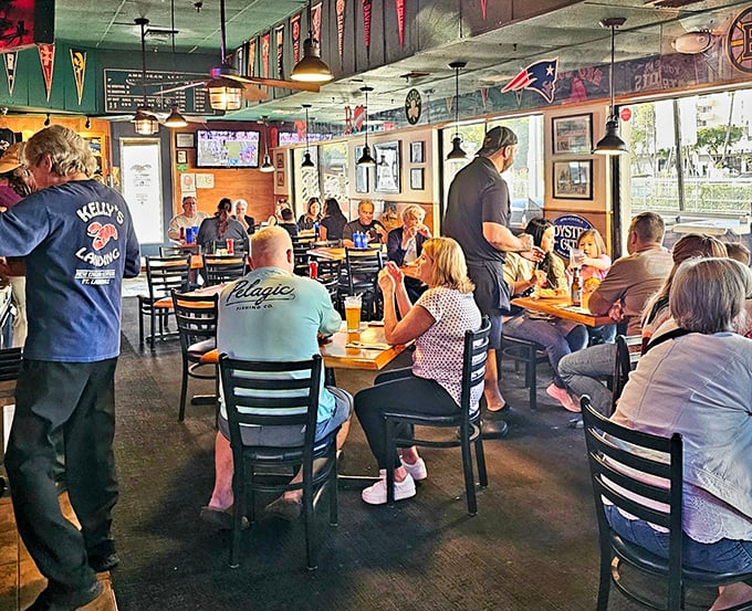 The packed dining room tells the story—locals and tourists united by the universal language of "pass the tartar sauce, please."
