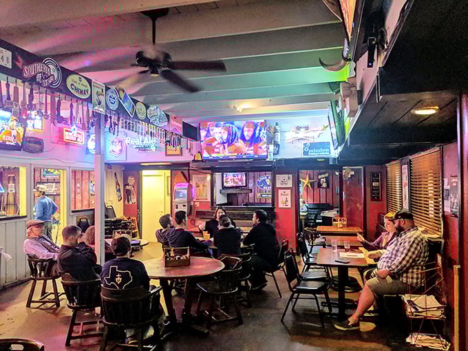 The true magic of Billy's happens when strangers become neighbors, sharing nothing but good food and the universal language of "pass the ketchup."