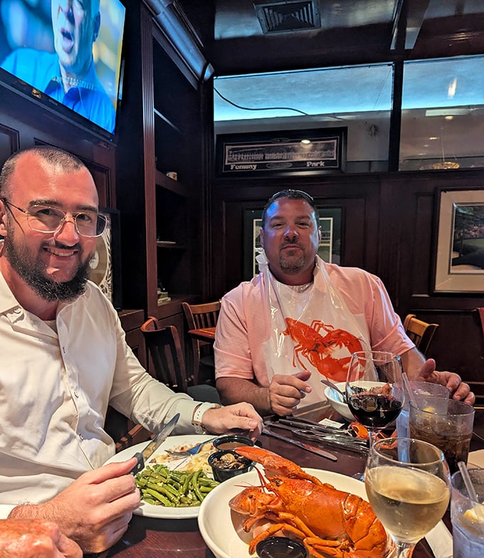 When dinner comes with a side of spectacle—fresh lobster that makes you forget you're miles from Maine.