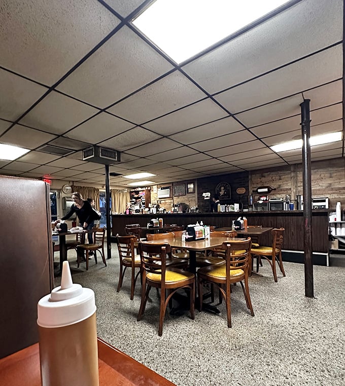 No designer needed for this dining room—just decades of satisfied customers and the aroma of hickory smoke in the air.