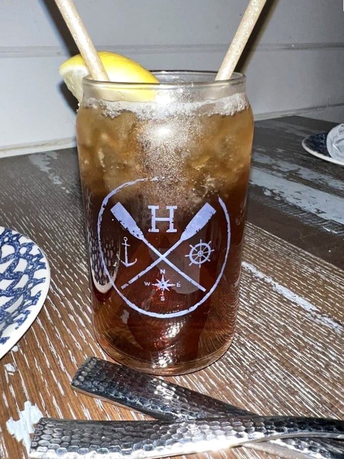 Their signature sweet tea arrives in a nautical-themed glass that practically whispers "vacation" with every refreshing sip.