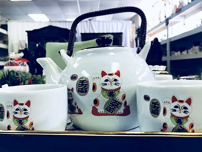 This charming teapot set with lucky cats brings whimsy to your kitchen – perfect for serving guests tea with a side of smile.