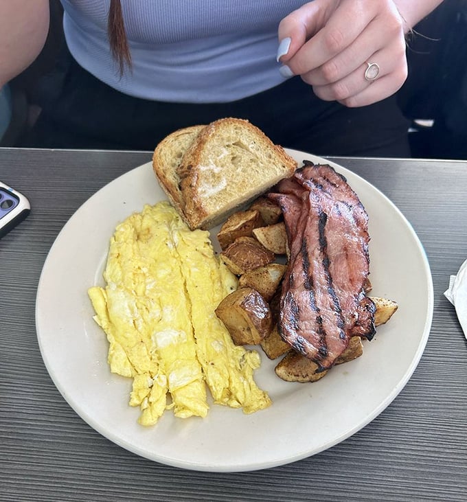 The kind of breakfast plate that makes you want to cancel your lunch plans. Those eggs look like they're posing for their breakfast glamour shot.