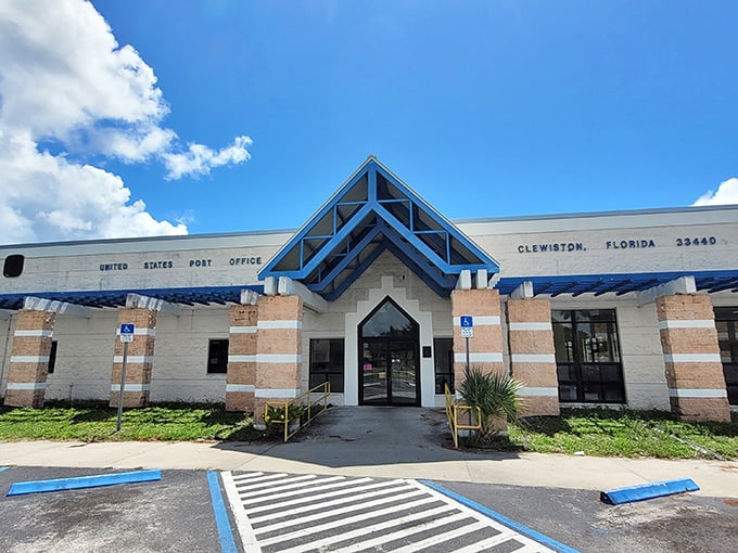 Even Clewiston's post office embraces Florida style with its distinctive blue roof – because mail delivery deserves architectural personality too.