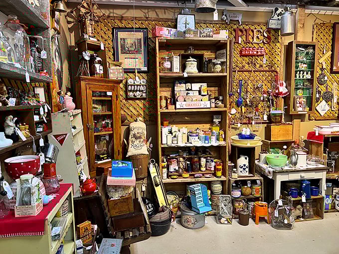 Kitchen nostalgia overload! From vintage canisters to classic cookware, this booth celebrates the heart of American homes through the decades. 