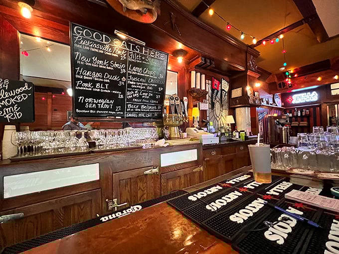 The bar at Bonge's doesn't need mixologists with waxed mustaches—just honest pours, friendly conversation, and the promise of extraordinary food to follow.