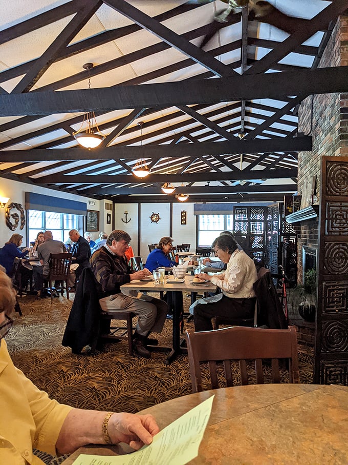 Lunchtime at Beck's brings together locals and visitors alike, all united in the pursuit of exceptional seafood. The secret's getting out.