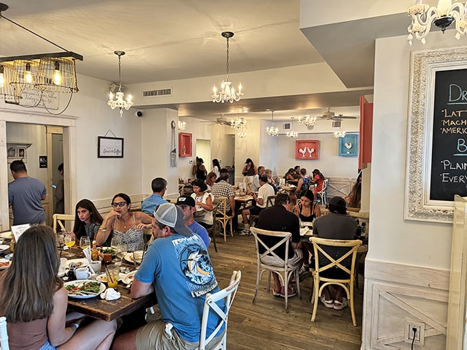 A full house of happy diners – the universal language of "mmm" transcends all breakfast barriers in this bustling dining room.