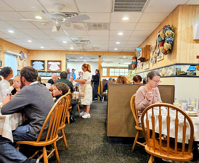 A busy lunch service where memories are made between bites. Notice how nobody's looking at their phones? That's the power of really good food.