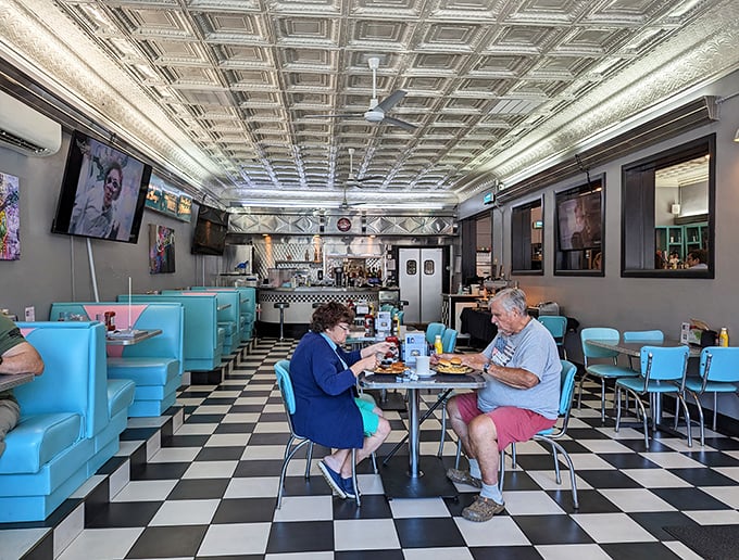 Watching fellow diners enjoy their meals is part of the experience—a community united by the universal language of "yum."