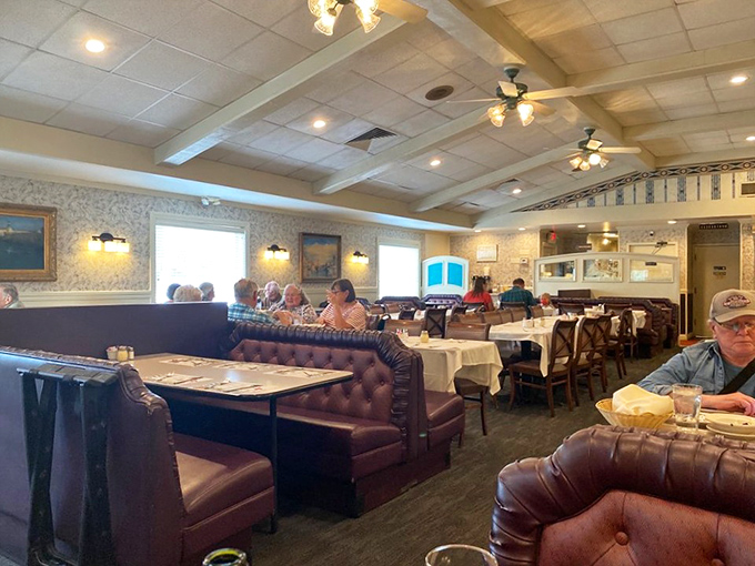 Loyal patrons fill these booths daily, returning for the kind of authentic experience that chain restaurants try—and fail—to replicate.