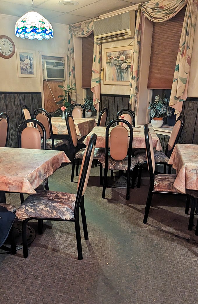 The dining room's retro charm—complete with floral tablecloths and pendant lighting—feels like stepping into your favorite aunt's house, if she happened to make world-class sandwiches.