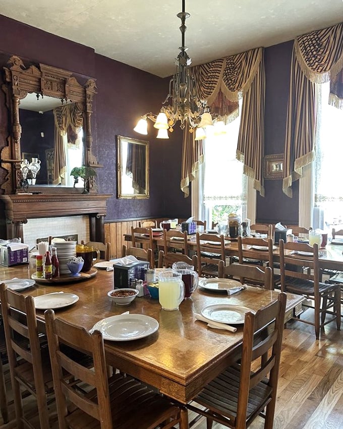 Victorian elegance meets down-home comfort in dining rooms where the only thing more abundant than the food is the conversation.