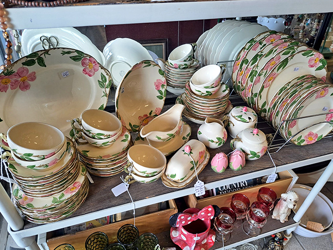 This Franciscan Desert Rose china set isn't just dinnerware—it's a complete service of nostalgia. Sunday dinners at Grandma's, anyone?