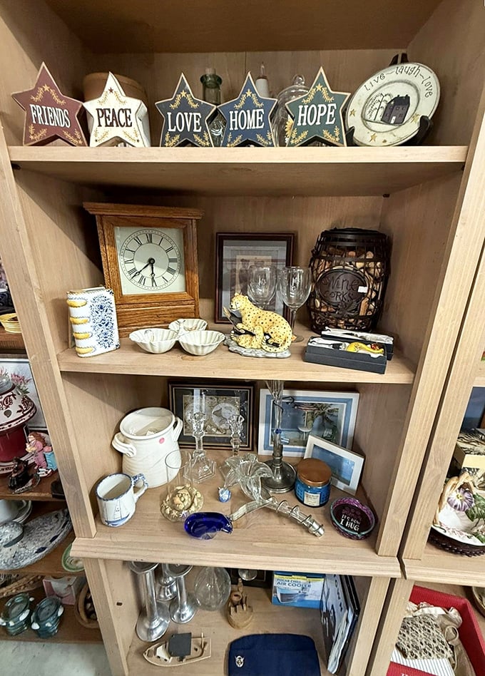 Home décor with personality! These star-shaped signs and vintage timepieces transform empty shelves into Instagram-worthy vignettes without designer price tags.