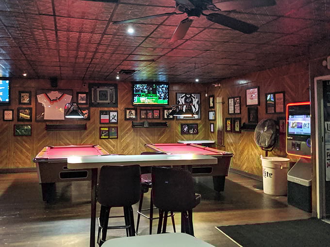 Pool tables, sports on TV, and walls covered in memorabilia – the classic trinity of a proper neighborhood hangout where everyone feels welcome.