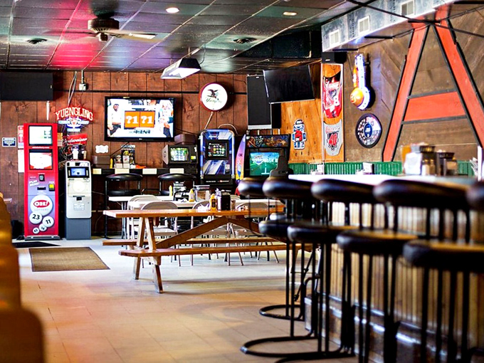 Part sports bar, part diner, all American. The gaming machines in the corner say, "Stay awhile, have another slice of pie."