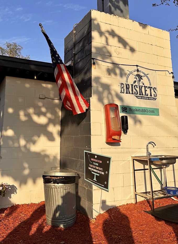 Even the exterior details show pride of place – an American flag waving proudly beside the Briskets logo. Patriotism and good eating unite.