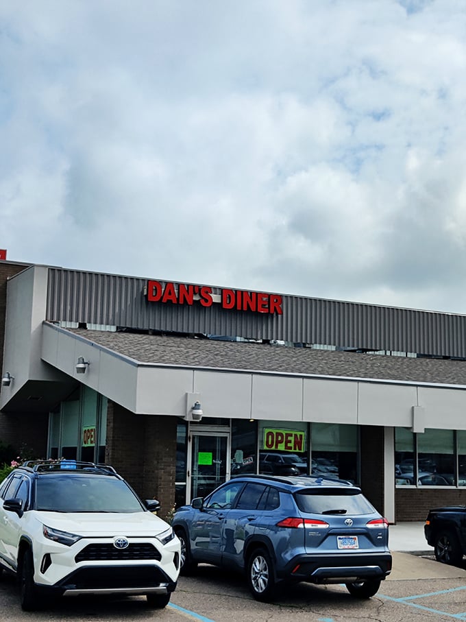 Dan's Diner keeps it simple outside so they can focus on what matters—food that makes you close your eyes when you take that first bite.