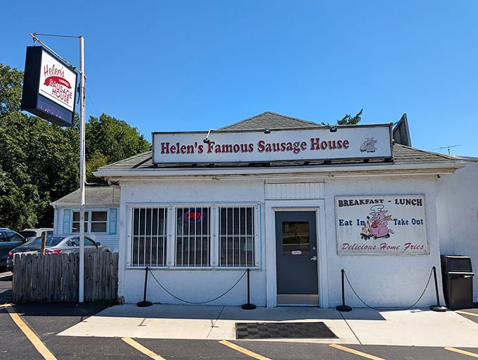 Classic roadside charm meets breakfast perfection – the kind of place road trip legends are made of.