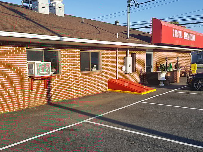 Seaside comfort food combines the best of both worlds—beachside location with hearty inland appetites satisfied.