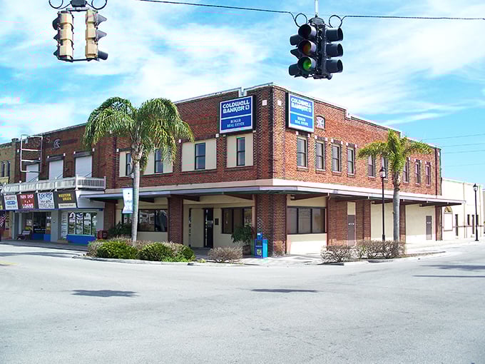 Where a red brick store and a small-town bank stand proud, this lakeside community proves that Florida’s interior holds its own special magic.