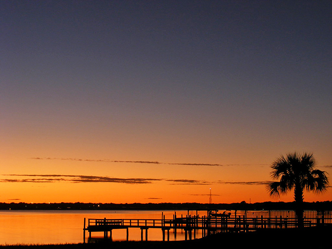 Oldsmar balances proximity to big-city amenities with small-town affordability – the best of both worlds for budget-conscious retirees.