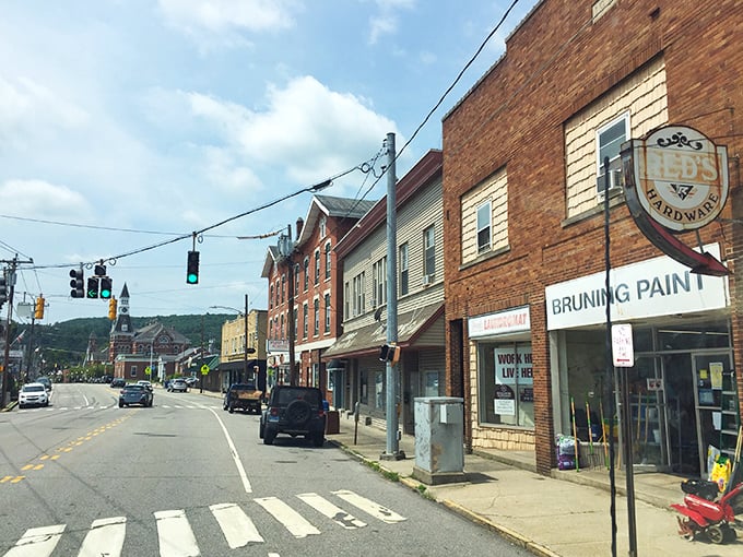 Red's Hardware and Bruning Paint – Thomaston's hillside haven offers small-town necessities and "It's a Wonderful Life" vibes at prices Jimmy Stewart would approve.