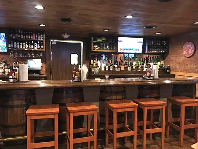 Where liquid courage is dispensed before burger challenges. This handsome bar serves up the perfect pint to accompany your gastronomic adventure.