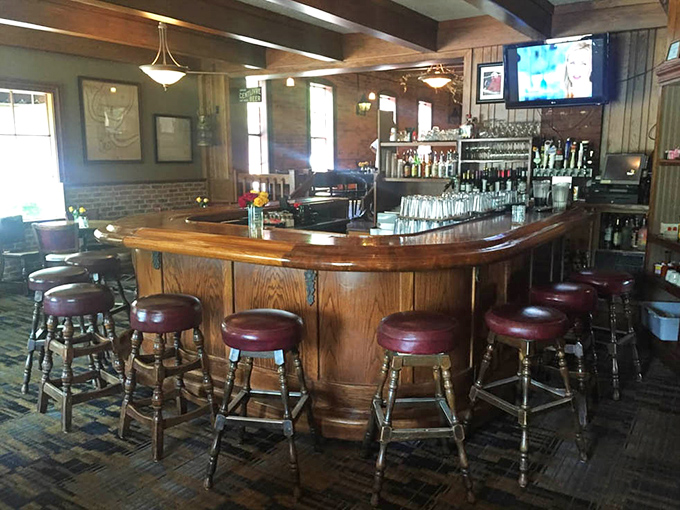 This isn't just a bar—it's a community gathering spot where strangers become friends over perfectly crafted Old Fashioneds.