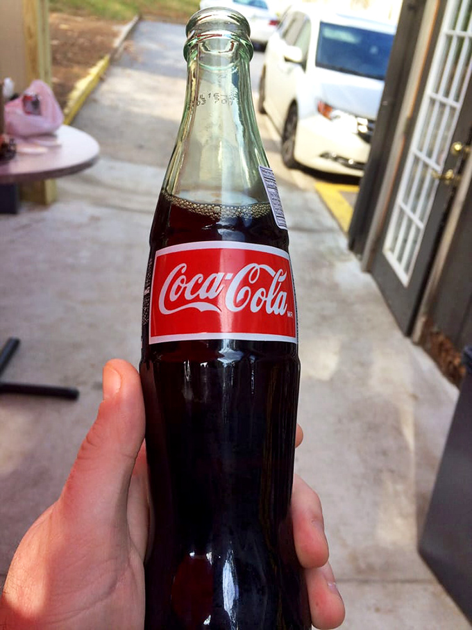 A classic Coca-Cola in glass – because sometimes tradition is tradition for a reason. The perfect palate cleanser between bites.