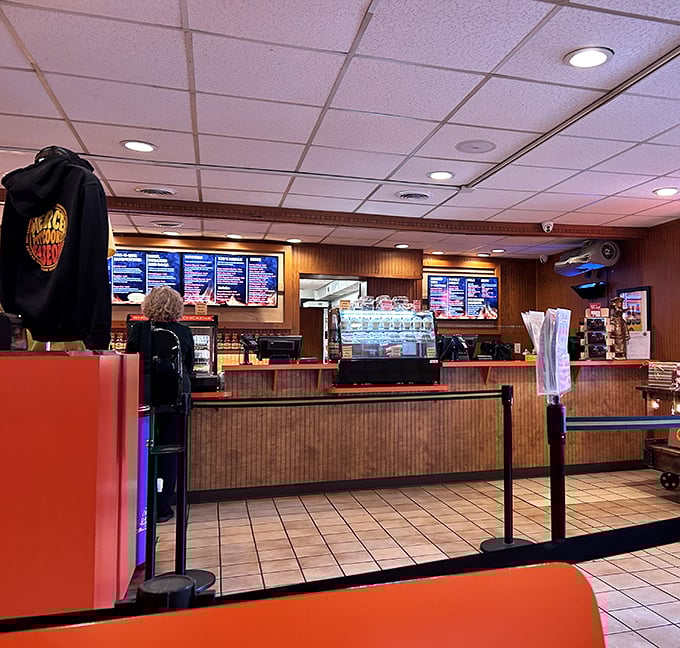 The ordering counter: where dreams are placed and barbecue magic begins. No fancy tablets here—just good old-fashioned service with a smile.