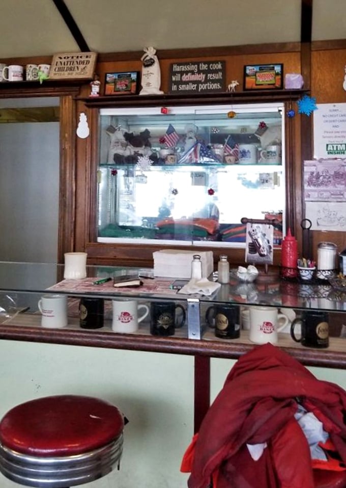 "Harassing the cook will definitely result in smaller portions." The sign says it all—diner humor that's been making customers smile since before Instagram existed.