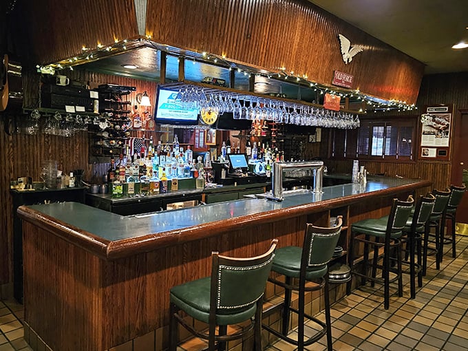 A bar that strikes the perfect balance between "neighborhood watering hole" and "I'm about to have the best pizza of my life."