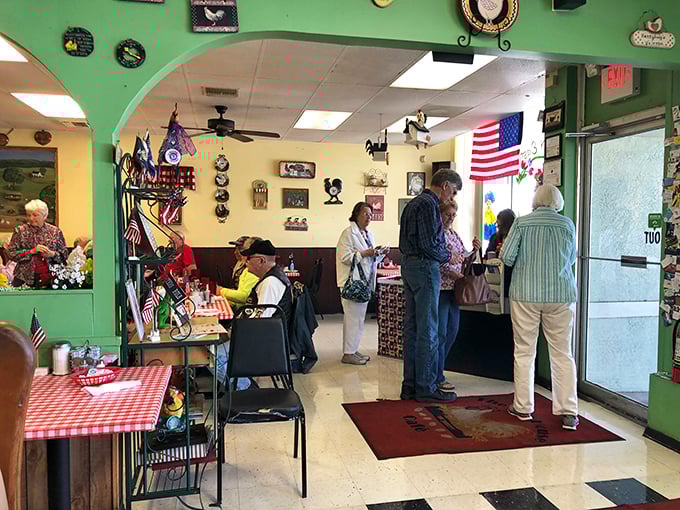 Where waiting for a table becomes part of the experience. The entrance area buzzes with anticipation – everyone knows good things come to those who wait.