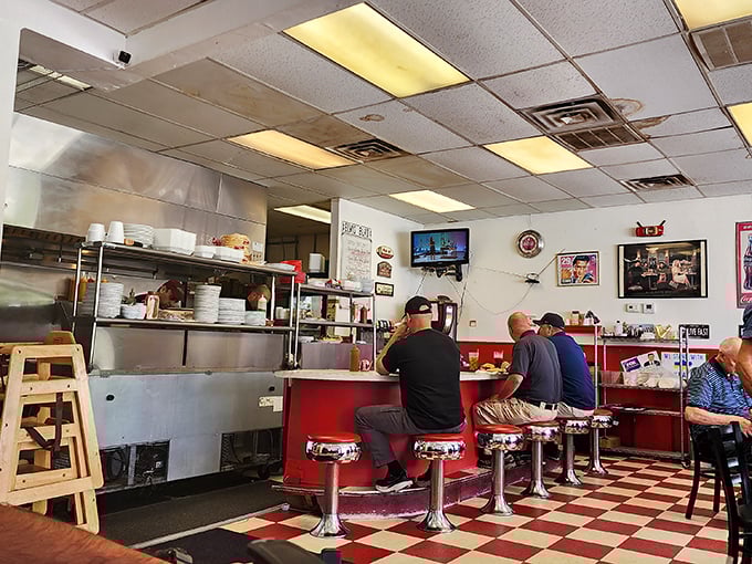 Counter seats – the front-row tickets to the breakfast show, where regulars exchange friendly banter with staff who know their orders by heart.
