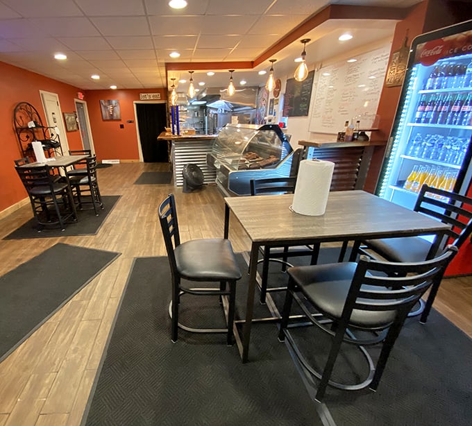 Simple tables, practical chairs – because when the food is this good, fancy furniture would just be a distraction.