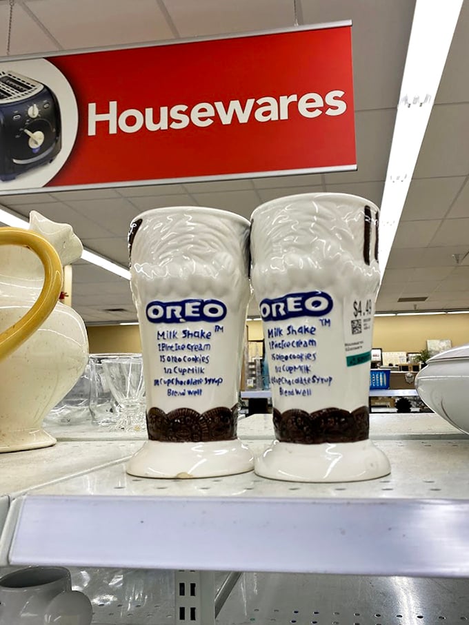Holy cookie dunkers, Batman! These Oreo mugs are the caped crusaders of the dishware world. Milk's favorite cookie just got a superhero upgrade.