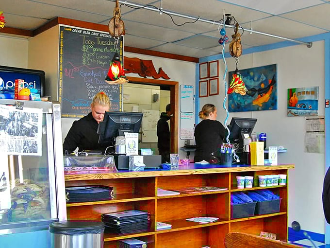 At the order counter, chalkboard specials and friendly faces create that perfect coastal restaurant vibe where "fresh catch" isn't just a phrase – it's a solemn promise.